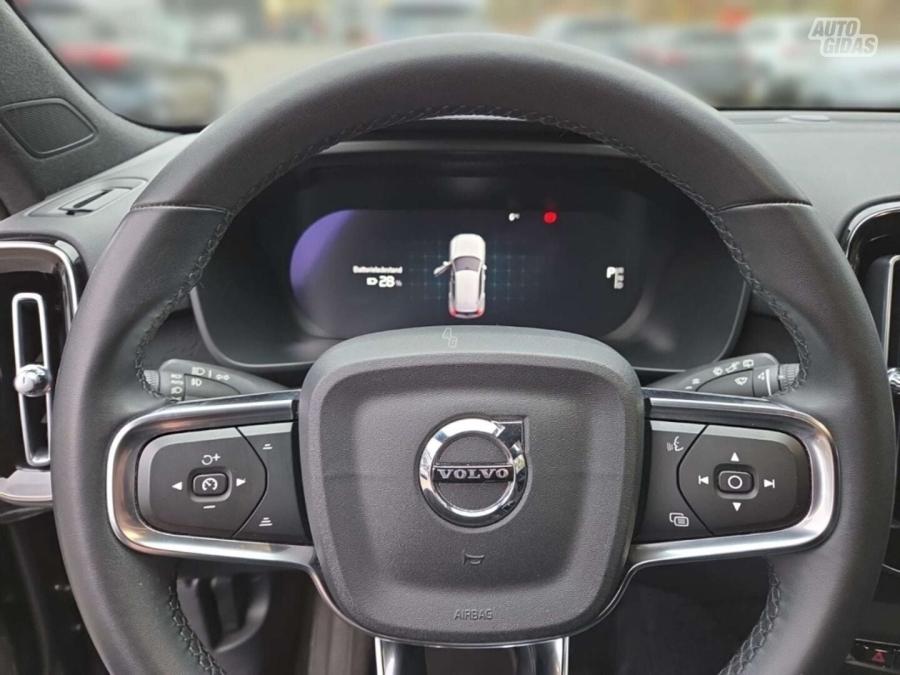 Melns Volvo XC40 2022 Kauņa, ar dzinēja tilpumu 0.00 L un nobraukumu 35 tūkst. km par 31660 €, foto 8 vietnē AUTOMOTO.COM.LV
