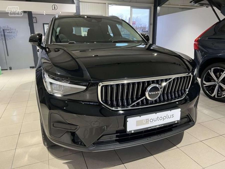 Black Volvo XC40 2022 in Kaunas, with an engine capacity of 1.50 L and mileage of 35 thousand km for 29920 €, photo 4 on AUTOMOTO.COM.LV