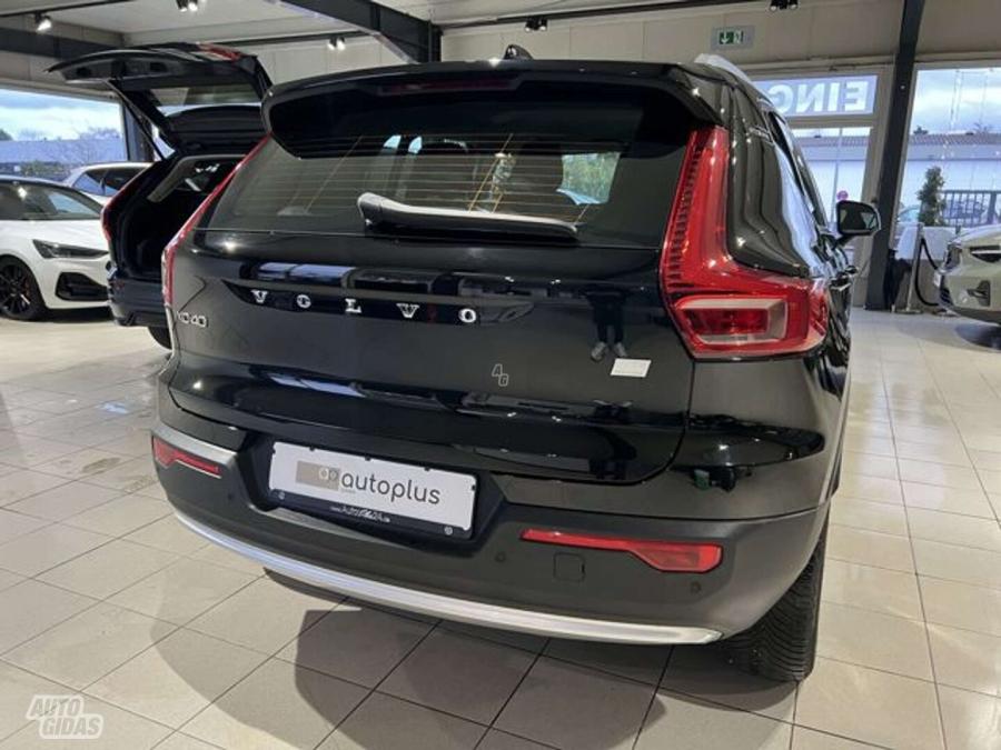 Black Volvo XC40 2022 in Kaunas, with an engine capacity of 1.50 L and mileage of 35 thousand km for 29920 €, photo 7 on AUTOMOTO.COM.LV