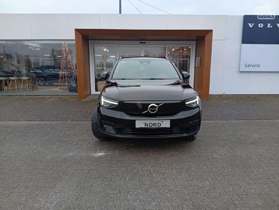 Black Volvo XC40 2022 in Kaunas, with an engine capacity of 0.00 L and mileage of 30 thousand km for 31619 €, photo 2 on AUTOMOTO.COM.LV