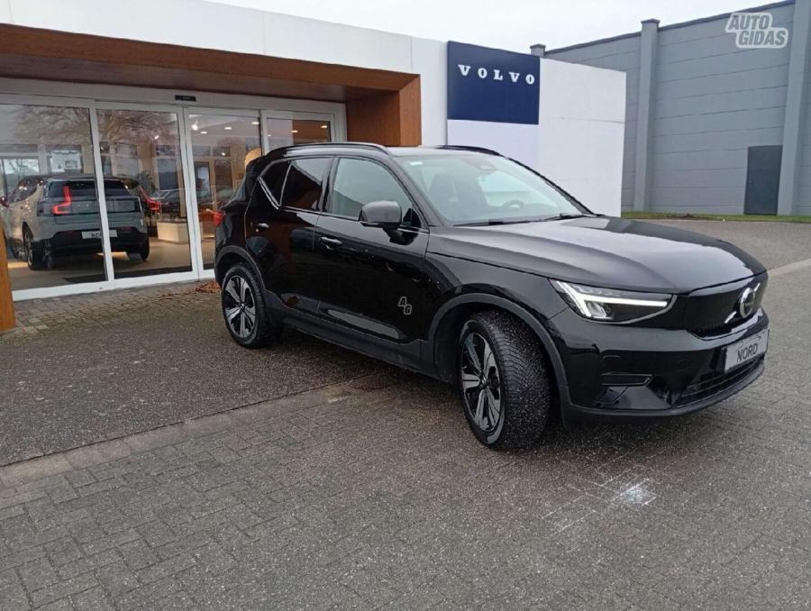 Black Volvo XC40 2022 in Kaunas, with an engine capacity of 0.00 L and mileage of 30 thousand km for 31619 €, photo 3 on AUTOMOTO.COM.LV