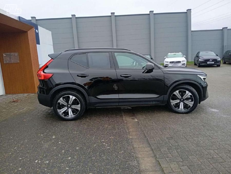 Black Volvo XC40 2022 in Kaunas, with an engine capacity of 0.00 L and mileage of 30 thousand km for 31619 €, photo 4 on AUTOMOTO.COM.LV