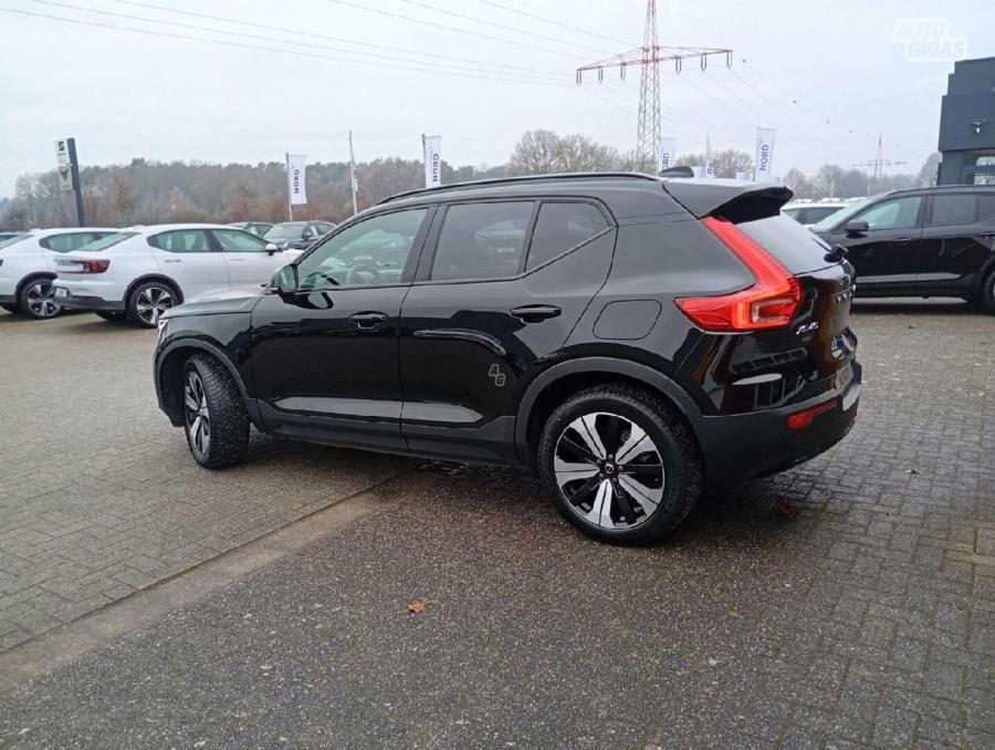 Black Volvo XC40 2022 in Kaunas, with an engine capacity of 0.00 L and mileage of 30 thousand km for 31619 €, photo 7 on AUTOMOTO.COM.LV