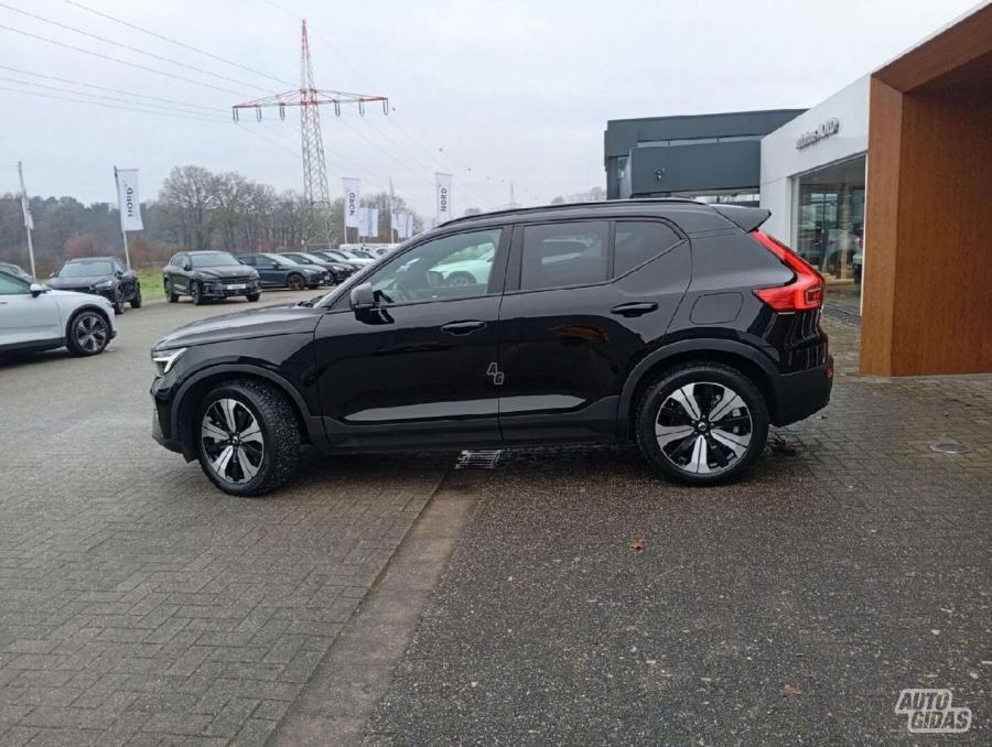 Black Volvo XC40 2022 in Kaunas, with an engine capacity of 0.00 L and mileage of 30 thousand km for 31619 €, photo 8 on AUTOMOTO.COM.LV