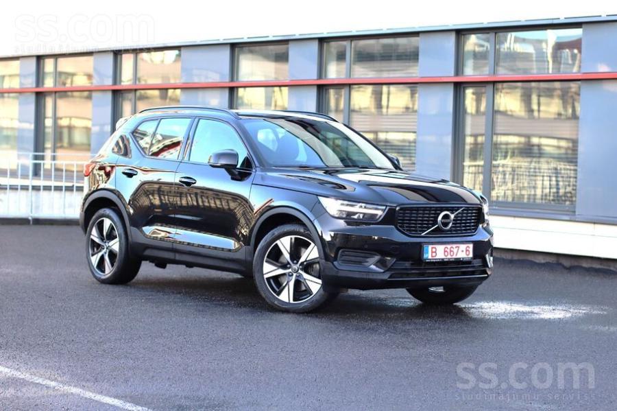 Black Volvo XC40 2022 in Riga, with an engine capacity of 1.50 L and mileage of 40 thousand km for 27980 €, photo 1 on AUTOMOTO.COM.LV