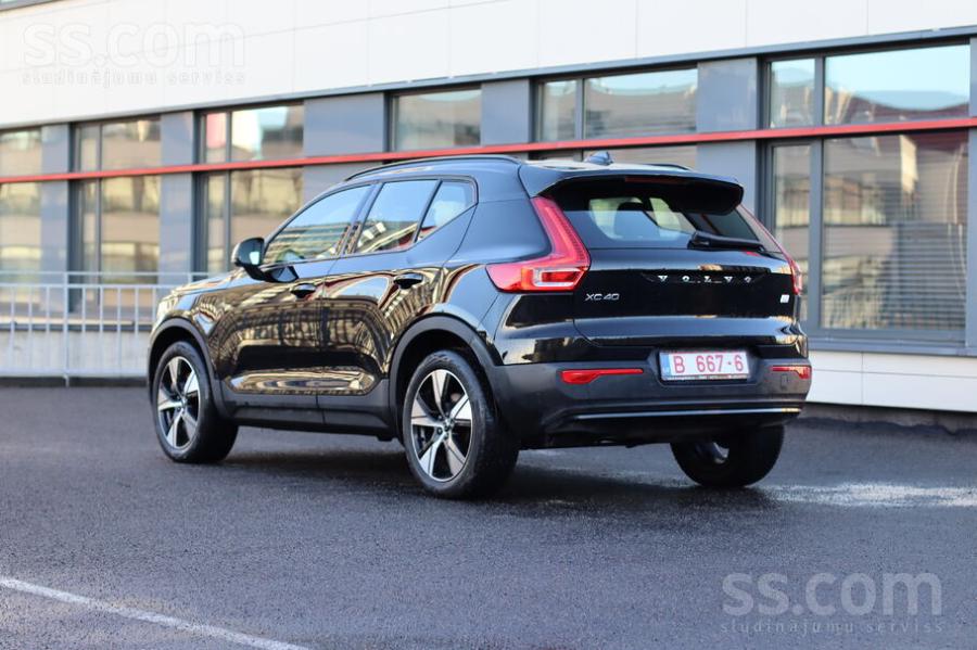 Black Volvo XC40 2022 in Riga, with an engine capacity of 1.50 L and mileage of 40 thousand km for 27980 €, photo 4 on AUTOMOTO.COM.LV