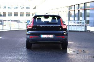 Black Volvo XC40 2022 in Riga, with an engine capacity of 1.50 L and mileage of 40 thousand km for 27980 €, photo 5 on AUTOMOTO.COM.LV