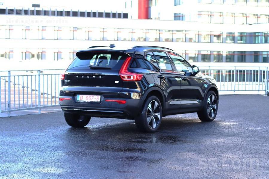 Black Volvo XC40 2022 in Riga, with an engine capacity of 1.50 L and mileage of 40 thousand km for 27980 €, photo 6 on AUTOMOTO.COM.LV