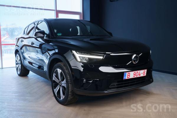 Melns Volvo XC40 2022 Rīga, ar dzinēja tilpumu 2.00 L un nobraukumu 19 tūkst. km par 29999 €, foto 1 vietnē AUTOMOTO.COM.LV