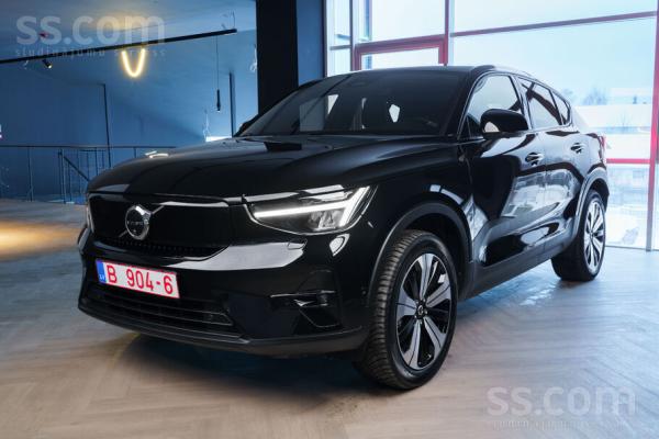 Melns Volvo XC40 2022 Rīga, ar dzinēja tilpumu 2.00 L un nobraukumu 19 tūkst. km par 29999 €, foto 2 vietnē AUTOMOTO.COM.LV