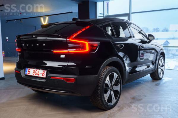 Melns Volvo XC40 2022 Rīga, ar dzinēja tilpumu 2.00 L un nobraukumu 19 tūkst. km par 29999 €, foto 3 vietnē AUTOMOTO.COM.LV
