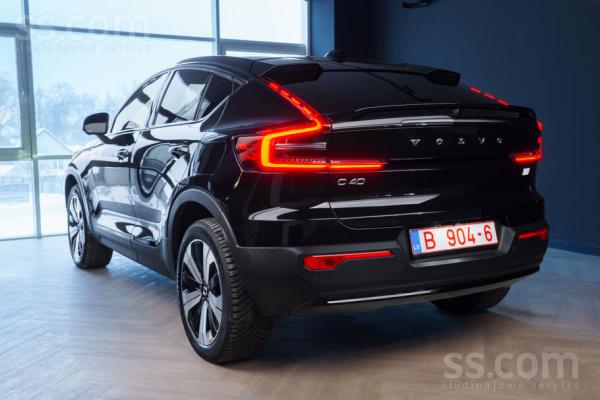 Melns Volvo XC40 2022 Rīga, ar dzinēja tilpumu 2.00 L un nobraukumu 19 tūkst. km par 29999 €, foto 4 vietnē AUTOMOTO.COM.LV