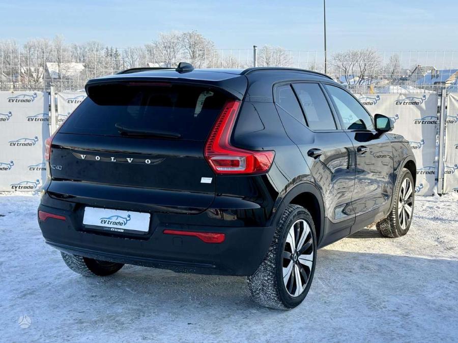 Black Volvo XC40 2022 in Vilnius, with an engine capacity of 0.00 L and mileage of 98 thousand km for 22700 €, photo 2 on AUTOMOTO.COM.LV