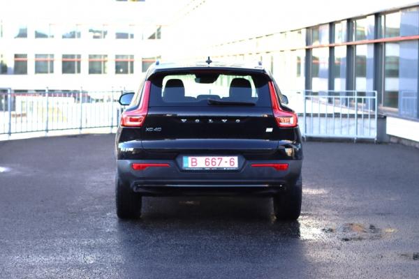 Black Volvo XC40 2022 in Riga, with an engine capacity of 1.50 L and mileage of 40 thousand km for 27980 €, photo 2 on AUTOMOTO.COM.LV