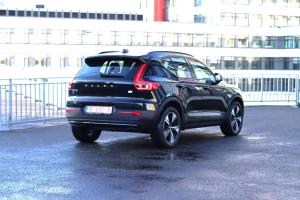 Black Volvo XC40 2022 in Riga, with an engine capacity of 1.50 L and mileage of 40 thousand km for 27980 €, photo 3 on AUTOMOTO.COM.LV