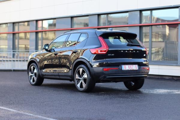 Black Volvo XC40 2022 in Riga, with an engine capacity of 1.50 L and mileage of 40 thousand km for 27980 €, photo 9 on AUTOMOTO.COM.LV