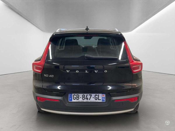 Melns Volvo XC40 2022 Marijampole, ar dzinēja tilpumu 1.48 L un nobraukumu 153 tūkst. km par 16928 €, foto 5 vietnē AUTOMOTO.COM.LV