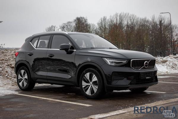 Black Volvo XC40 2022 in Kaunas, with an engine capacity of 1.50 L and mileage of 164 thousand km for 22300 €, photo 3 on AUTOMOTO.COM.LV