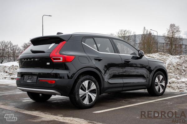 Black Volvo XC40 2022 in Kaunas, with an engine capacity of 1.50 L and mileage of 164 thousand km for 22300 €, photo 4 on AUTOMOTO.COM.LV