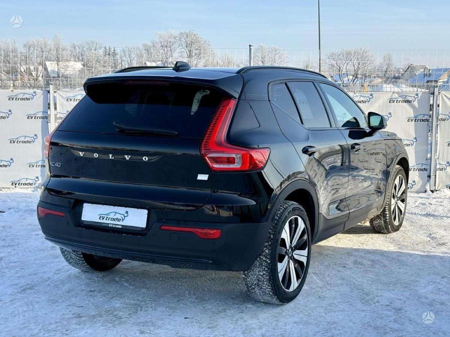 Melns Volvo XC40 2022 Viļņa, ar dzinēja tilpumu 0.00 L un nobraukumu 98 tūkst. km par 22700 €, foto 2 vietnē AUTOMOTO.COM.LV