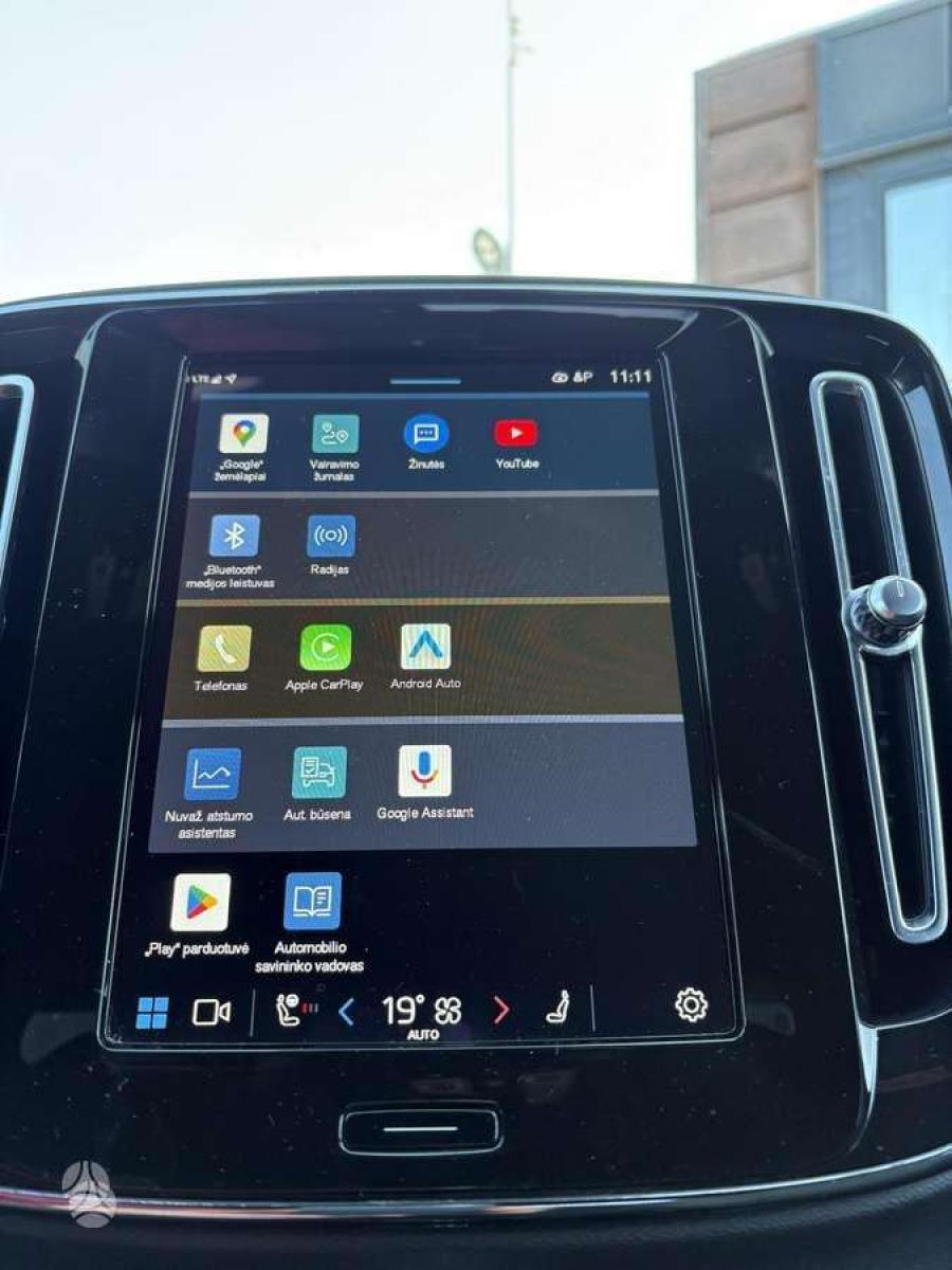 Black Volvo XC40 2022 in Vilnius, with an engine capacity of 0.00 L and mileage of 98 thousand km for 22700 €, photo 12 on AUTOMOTO.COM.LV