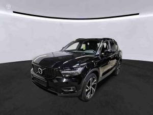 Melns Volvo XC40 2022 Viļņa, ar dzinēja tilpumu 1.48 L un nobraukumu 97 tūkst. km par 26257 €, foto  vietnē AUTOMOTO.COM.LV