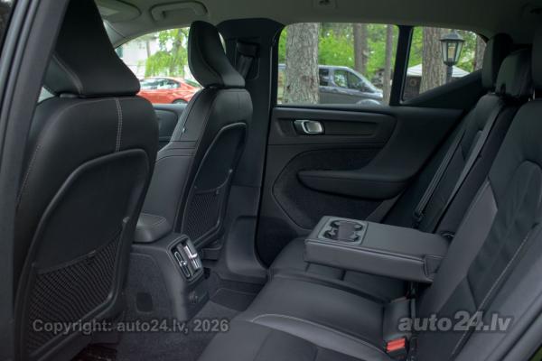 Black Volvo XC40 2022 in Tallinn, with an engine capacity of 1.50 L and mileage of 103 thousand km for 29990 €, photo 4 on AUTOMOTO.COM.LV