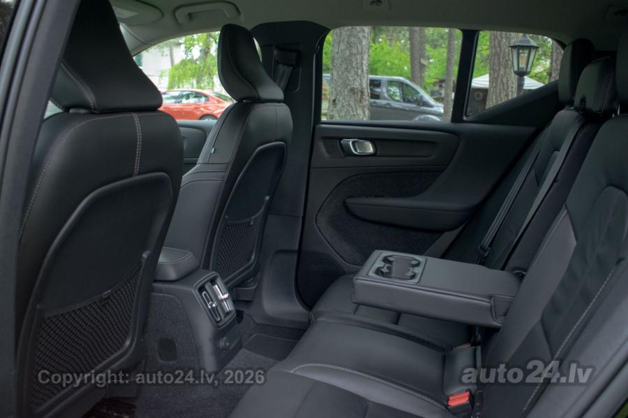 Black Volvo XC40 2022 in Tallinn, with an engine capacity of 1.50 L and mileage of 103 thousand km for 29990 €, photo 5 on AUTOMOTO.COM.LV