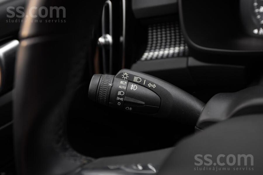 Melns Volvo XC40 2022 Jelgava, ar dzinēja tilpumu 1.50 L un nobraukumu 175 tūkst. km par 22500 €, foto 23 vietnē AUTOMOTO.COM.LV