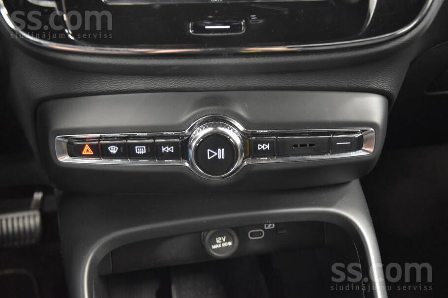 Melns Volvo XC40 2022 Rīga, ar dzinēja tilpumu 0.00 L un nobraukumu 86 tūkst. km par 30990 €, foto 19 vietnē AUTOMOTO.COM.LV