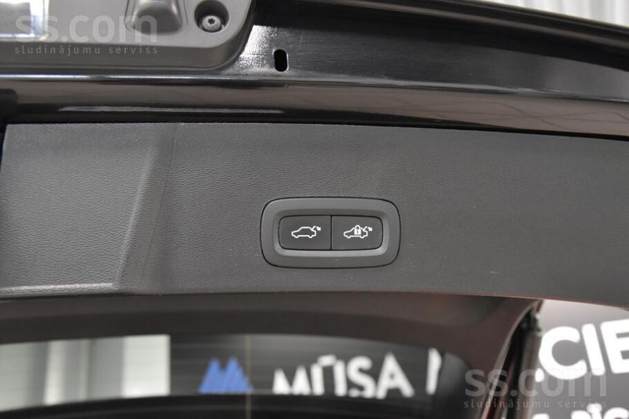 Melns Volvo XC40 2022 Rīga, ar dzinēja tilpumu 0.00 L un nobraukumu 86 tūkst. km par 30990 €, foto 28 vietnē AUTOMOTO.COM.LV
