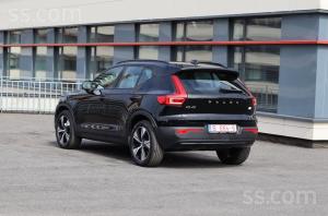 Black Volvo XC40 2022 in Riga, with an engine capacity of 1.50 L and mileage of 40 thousand km for 25780 €, photo 5 on AUTOMOTO.COM.LV