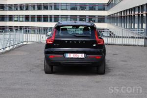 Black Volvo XC40 2022 in Riga, with an engine capacity of 1.50 L and mileage of 40 thousand km for 25780 €, photo 6 on AUTOMOTO.COM.LV