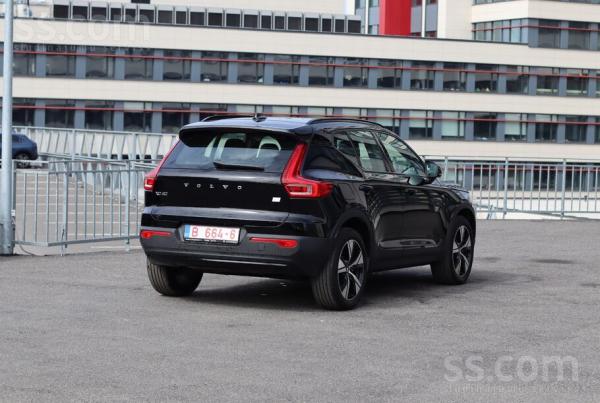 Черный Вольво XC40 2022 в Рига, объемом двигателя 1.50 л и пробегом 40 тыс. км за 25780 €, фото 6 на AUTOMOTO.COM.LV