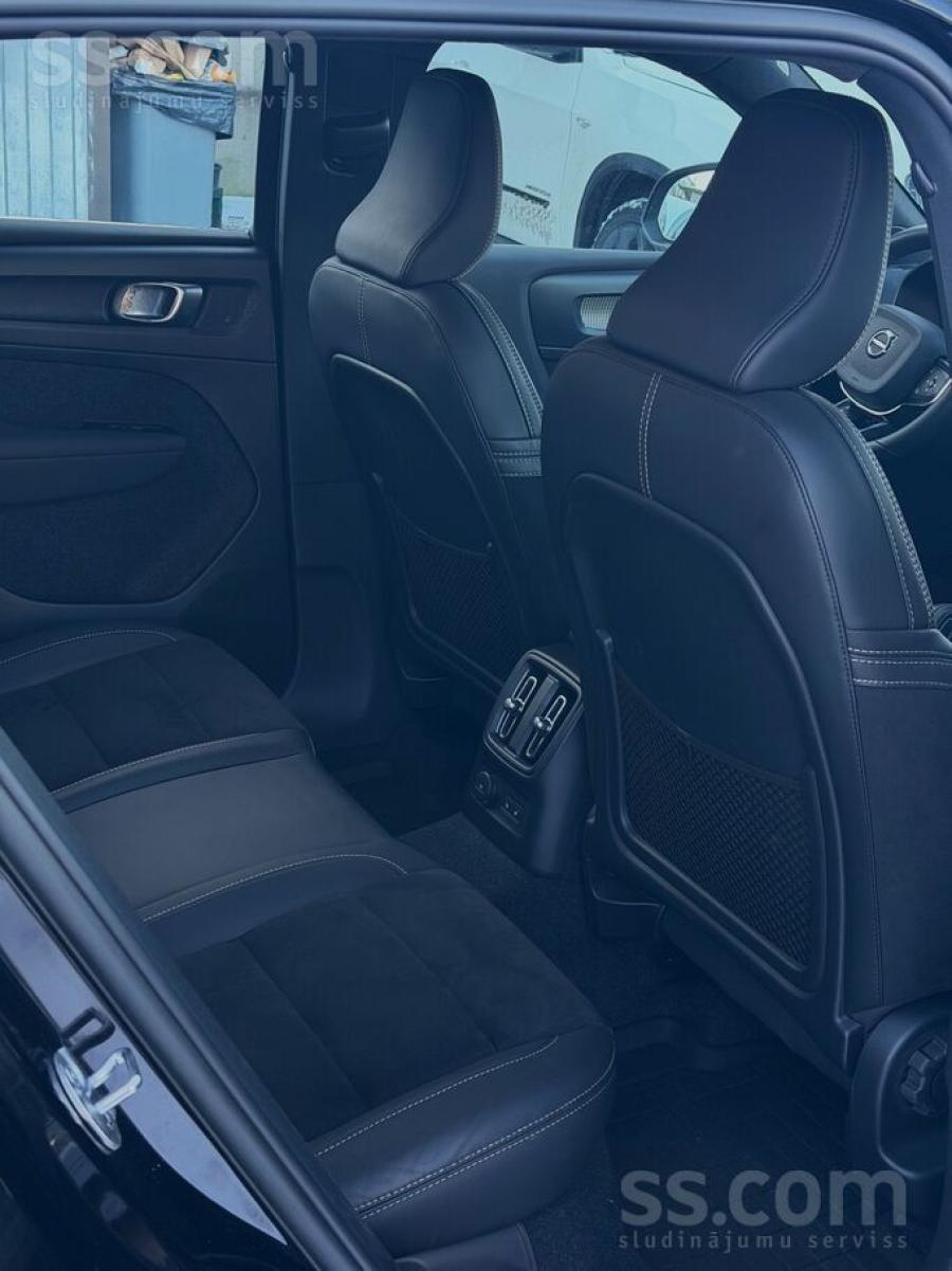 Black Volvo XC40 2022 in Riga, with an engine capacity of 1.50 L and mileage of 40 thousand km for 25780 €, photo 11 on AUTOMOTO.COM.LV