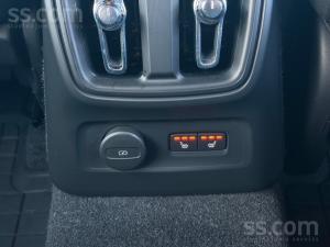 Black Volvo XC40 2022 in Riga, with an engine capacity of 1.50 L and mileage of 40 thousand km for 25780 €, photo 12 on AUTOMOTO.COM.LV