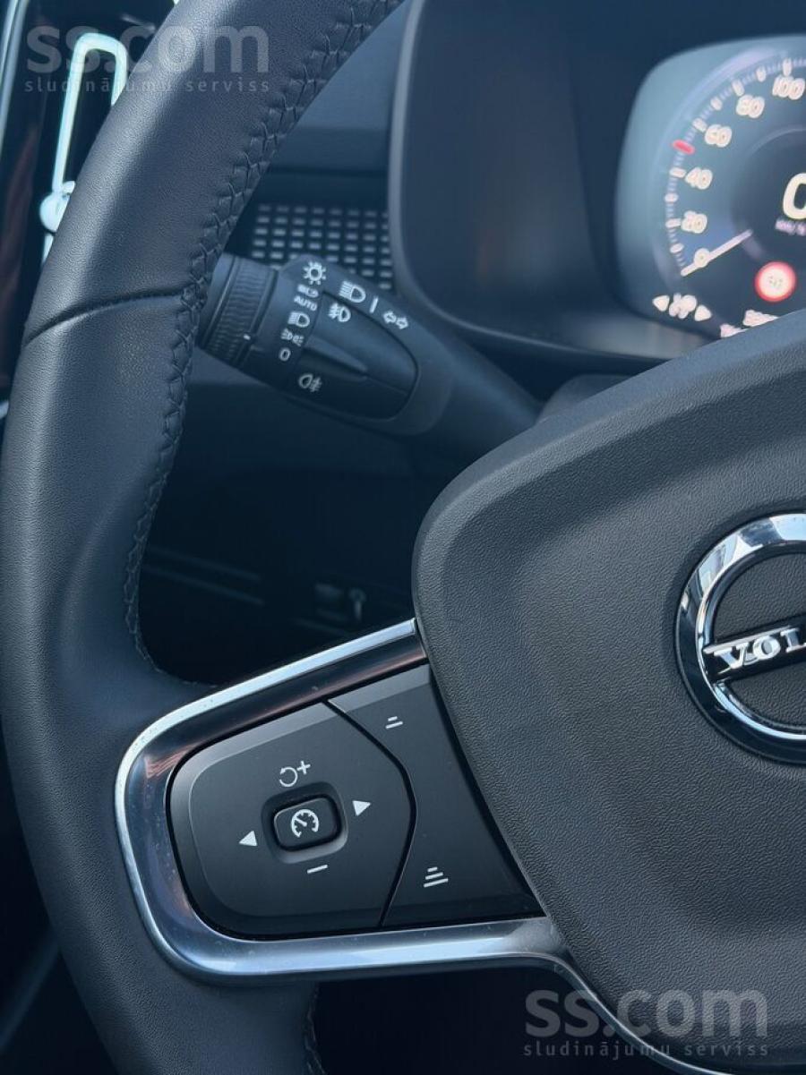 Black Volvo XC40 2022 in Riga, with an engine capacity of 1.50 L and mileage of 40 thousand km for 25780 €, photo 16 on AUTOMOTO.COM.LV