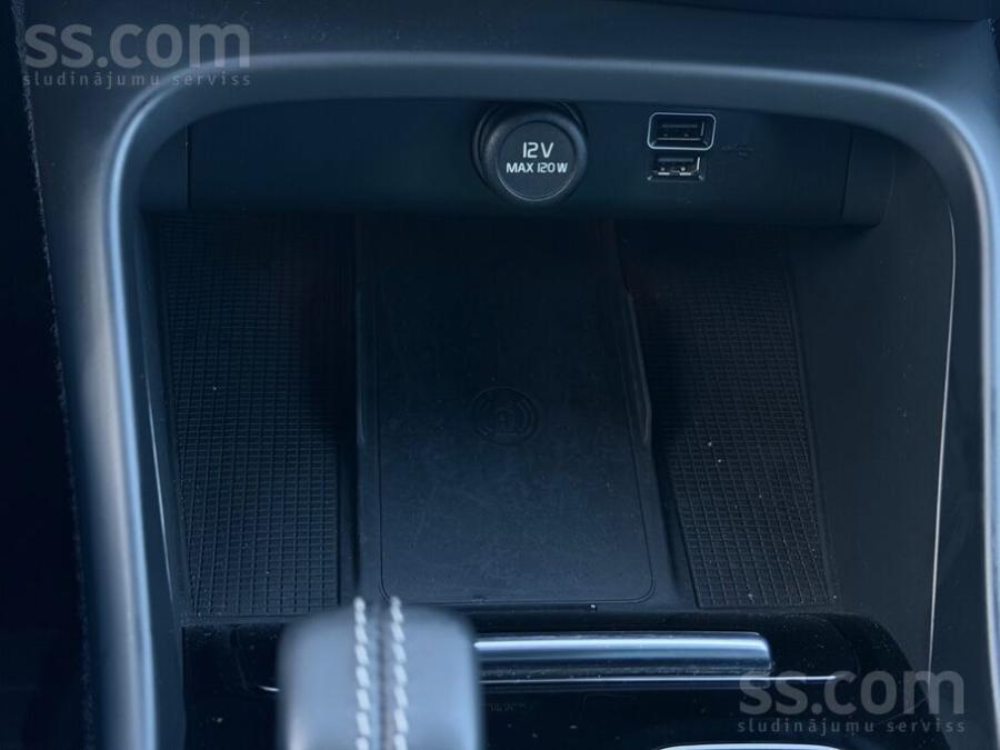 Black Volvo XC40 2022 in Riga, with an engine capacity of 1.50 L and mileage of 40 thousand km for 25780 €, photo 24 on AUTOMOTO.COM.LV
