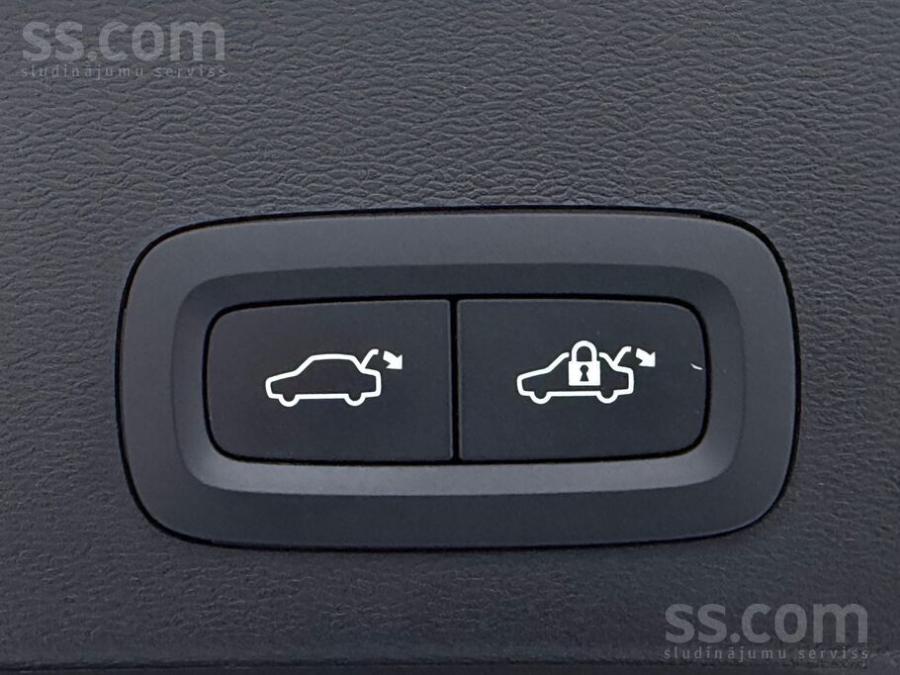 Black Volvo XC40 2022 in Riga, with an engine capacity of 1.50 L and mileage of 40 thousand km for 25780 €, photo 25 on AUTOMOTO.COM.LV