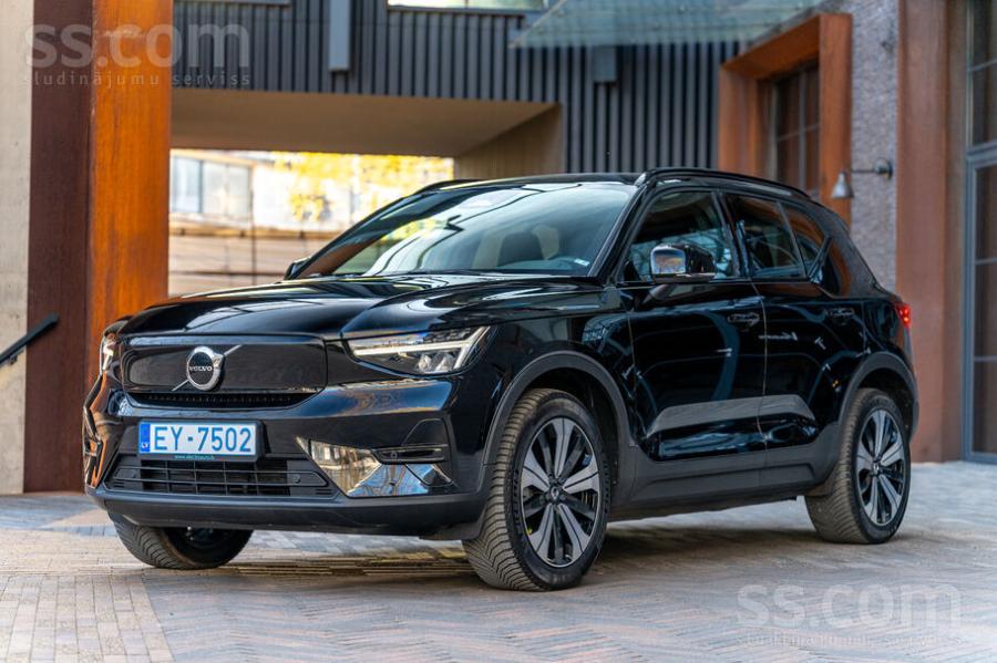 Черный Вольво XC40 2022 в Рига, объемом двигателя 2.00 л и пробегом 63 тыс. км за 26990 €, фото 1 на AUTOMOTO.COM.LV