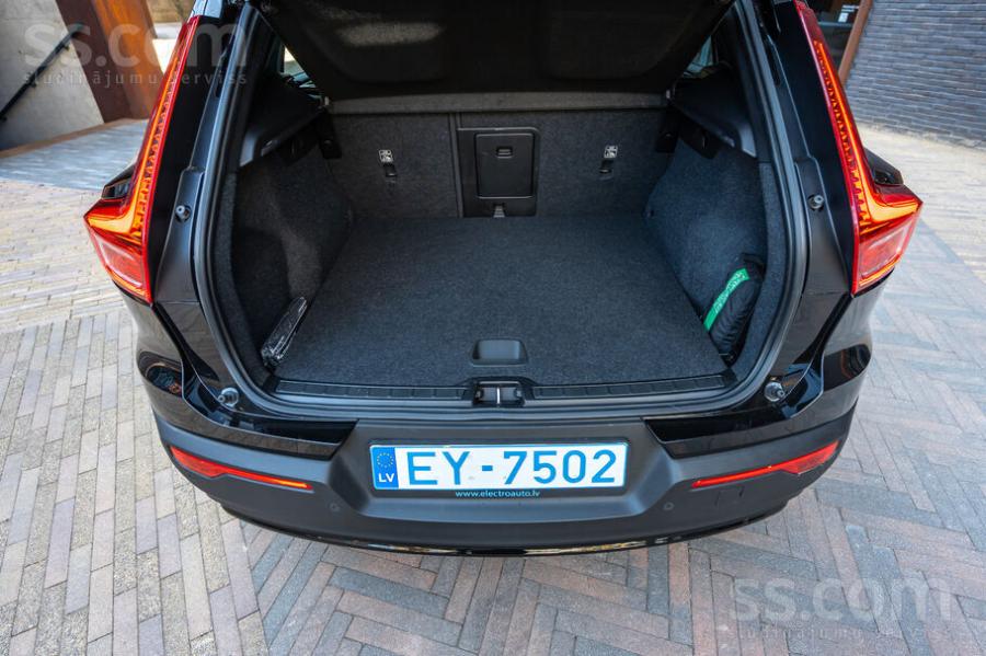 Черный Вольво XC40 2022 в Рига, объемом двигателя 2.00 л и пробегом 63 тыс. км за 26990 €, фото 35 на AUTOMOTO.COM.LV