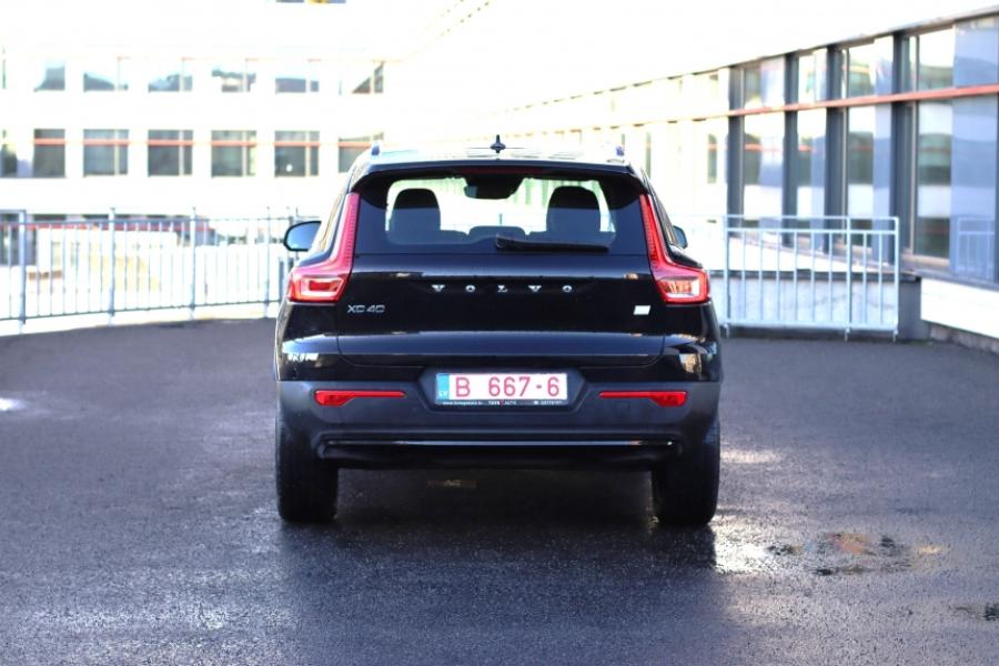 Черный Вольво XC40 2022 в Рига, объемом двигателя 1.50 л и пробегом 40 тыс. км за 27780 €, фото 3 на AUTOMOTO.COM.LV