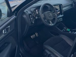 Черный Вольво XC40 2022 в Рига, объемом двигателя 1.50 л и пробегом 40 тыс. км за 27780 €, фото 5 на AUTOMOTO.COM.LV