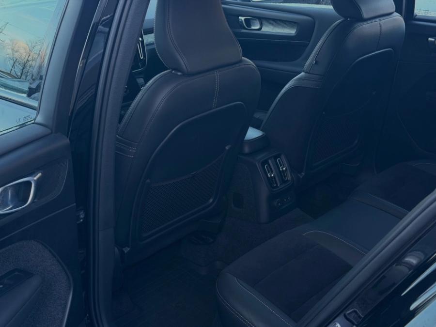 Черный Вольво XC40 2022 в Рига, объемом двигателя 1.50 л и пробегом 40 тыс. км за 27780 €, фото 7 на AUTOMOTO.COM.LV