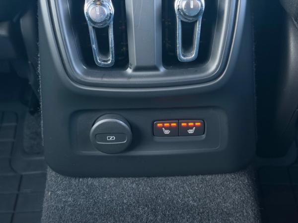 Melns Volvo XC40 2022 Rīga, ar dzinēja tilpumu 1.50 L un nobraukumu 40 tūkst. km par 27780 €, foto 8 vietnē AUTOMOTO.COM.LV