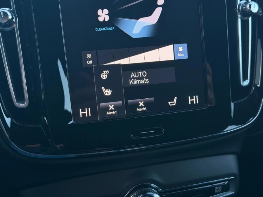 Черный Вольво XC40 2022 в Рига, объемом двигателя 1.50 л и пробегом 40 тыс. км за 27780 €, фото 15 на AUTOMOTO.COM.LV
