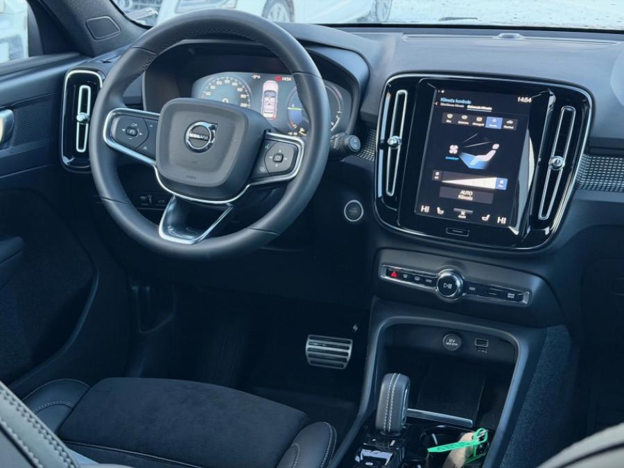Черный Вольво XC40 2022 в Рига, объемом двигателя 1.50 л и пробегом 40 тыс. км за 27780 €, фото 17 на AUTOMOTO.COM.LV