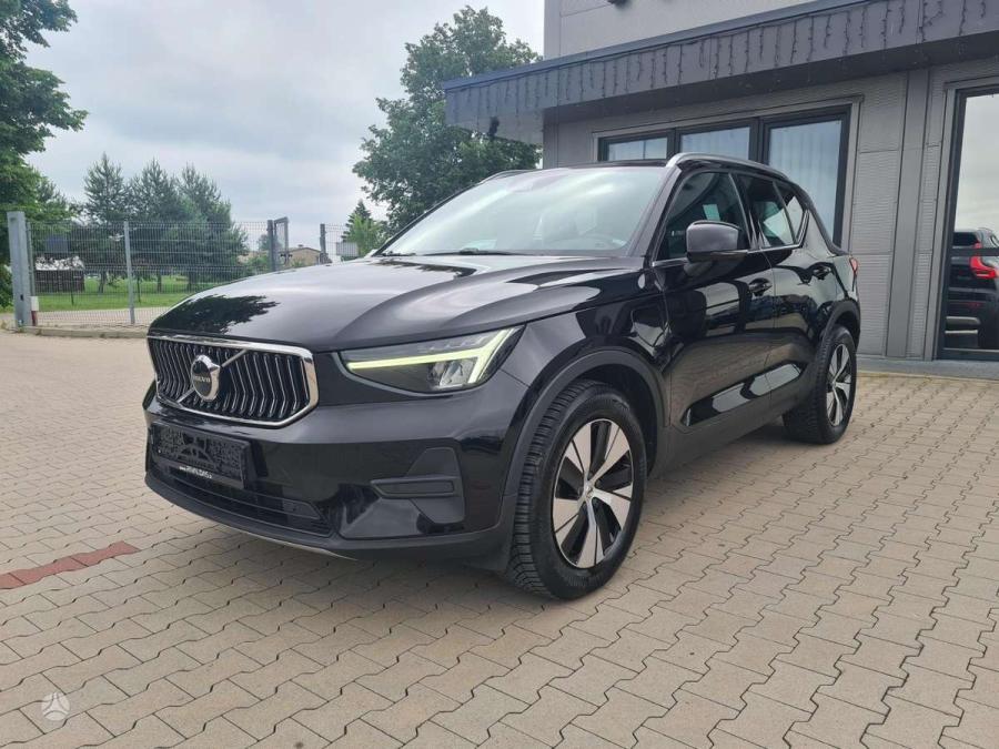 Black Volvo XC40 2022 in Siauliai, with an engine capacity of 1.48 L and mileage of 152 thousand km for 22978 €, photo 3 on AUTOMOTO.COM.LV