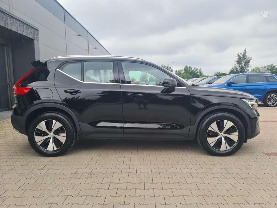 Black Volvo XC40 2022 in Siauliai, with an engine capacity of 1.48 L and mileage of 152 thousand km for 22978 €, photo 6 on AUTOMOTO.COM.LV