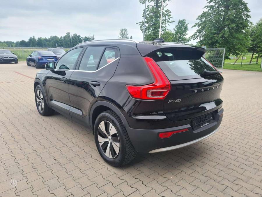Black Volvo XC40 2022 in Siauliai, with an engine capacity of 1.48 L and mileage of 152 thousand km for 22978 €, photo 7 on AUTOMOTO.COM.LV